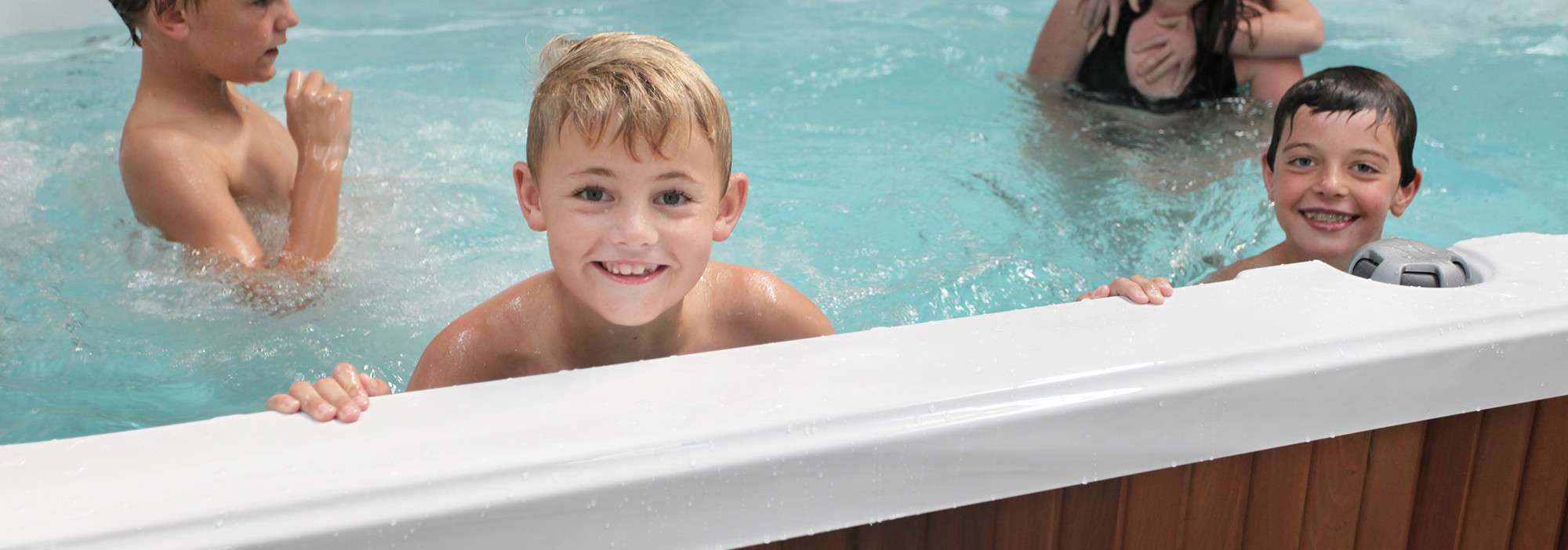 Poolside Yarrawonga Spa Retail Showroom | Sapphire Spas