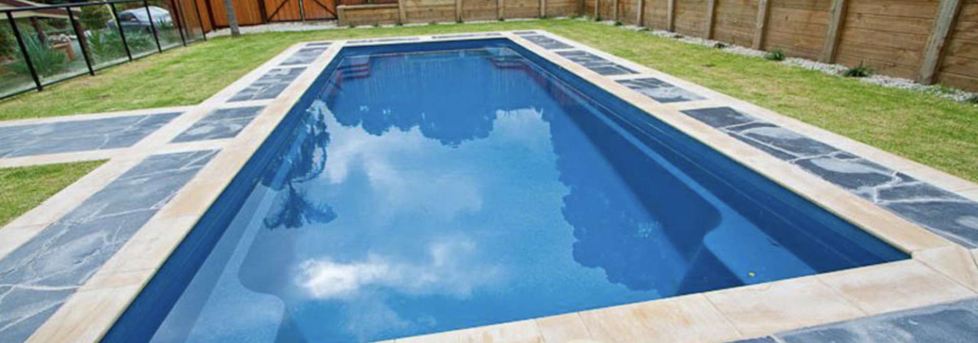 Poolside Horsham Spa Showroom | Sapphire Spas